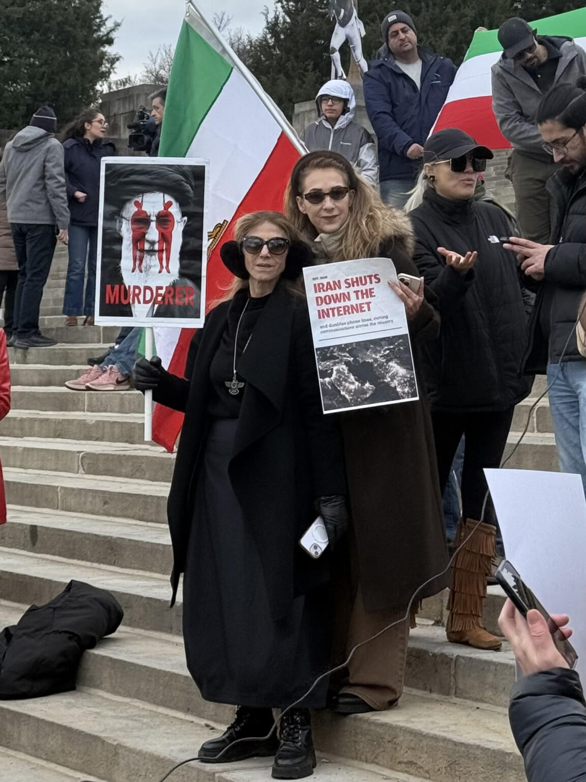 Iranian Americans back their countrymen as protests continue